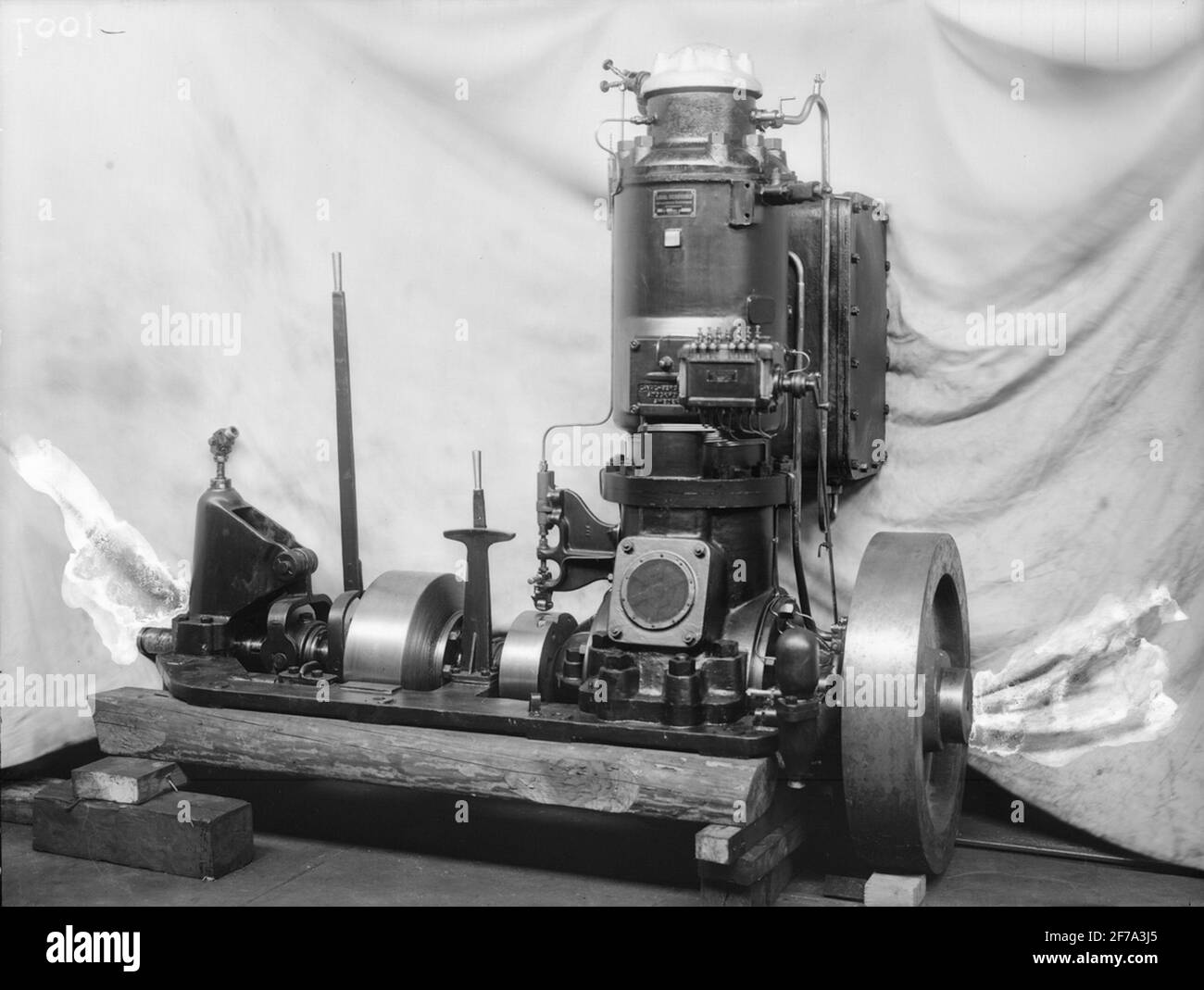 1 cyl. Marine engine with rotatable leaves (60 hp Stock Photo - Alamy