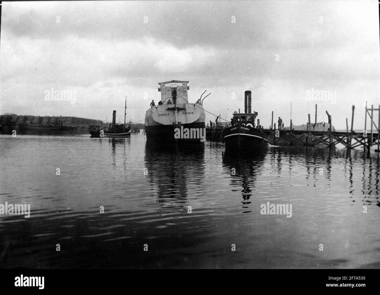 Ship builder Black and White Stock Photos & Images - Alamy