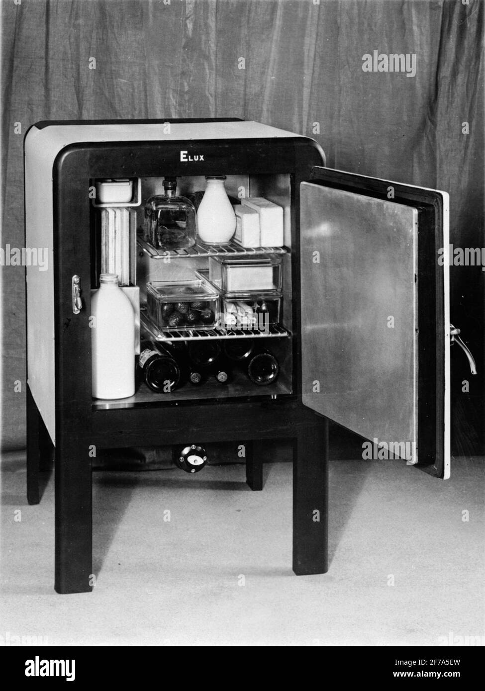 Refrigerator rear view Black and White Stock Photos & Images - Alamy