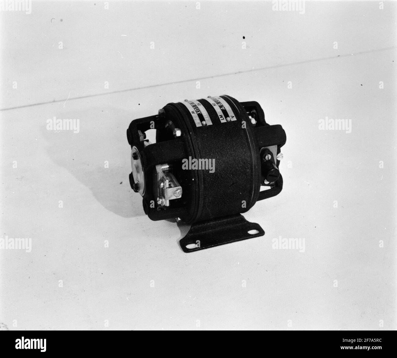 Electric transformer for radio transmitter. Type LM6. 24/250 V 50 mA ...