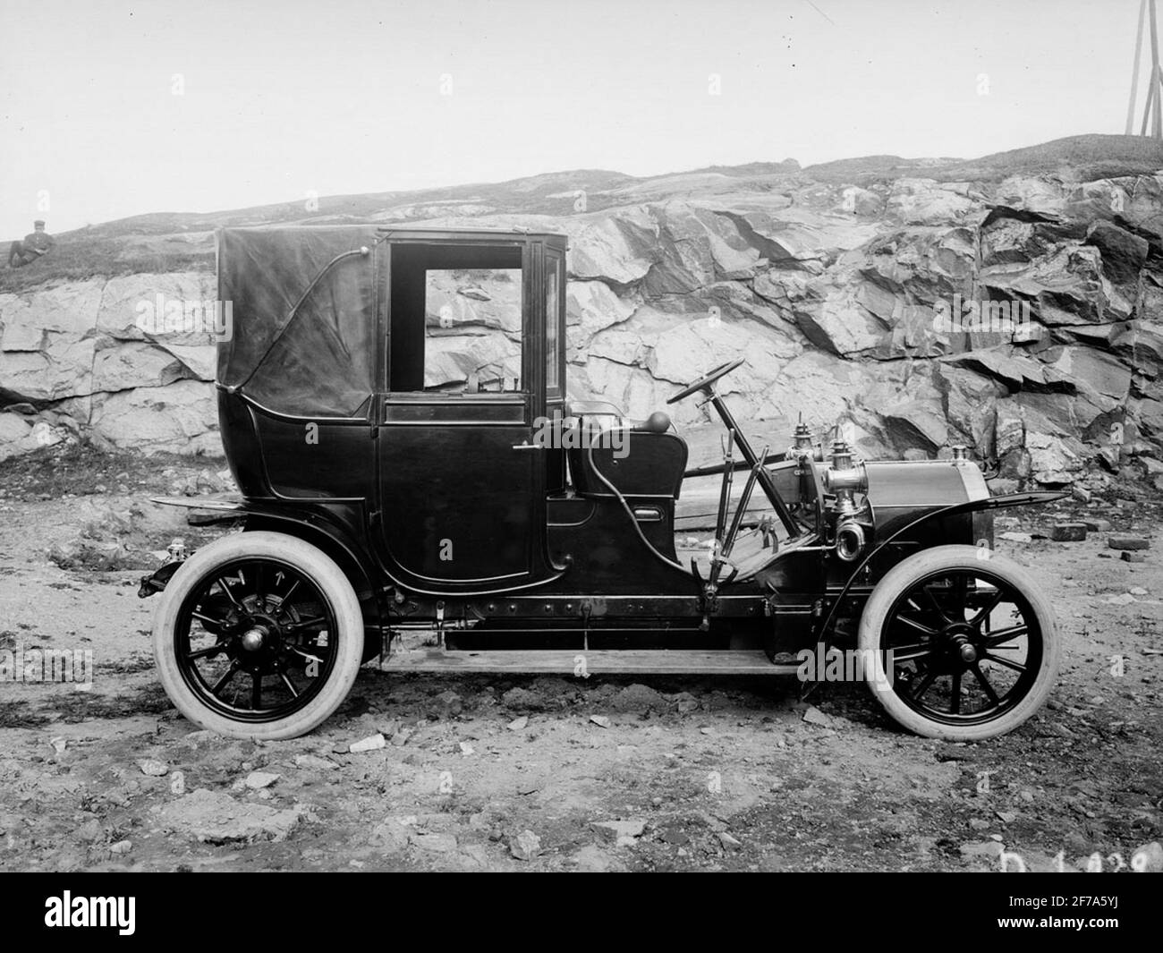 Automobile outside Gustaf LM Ericsson's automobil factory. "Dürkopp ...
