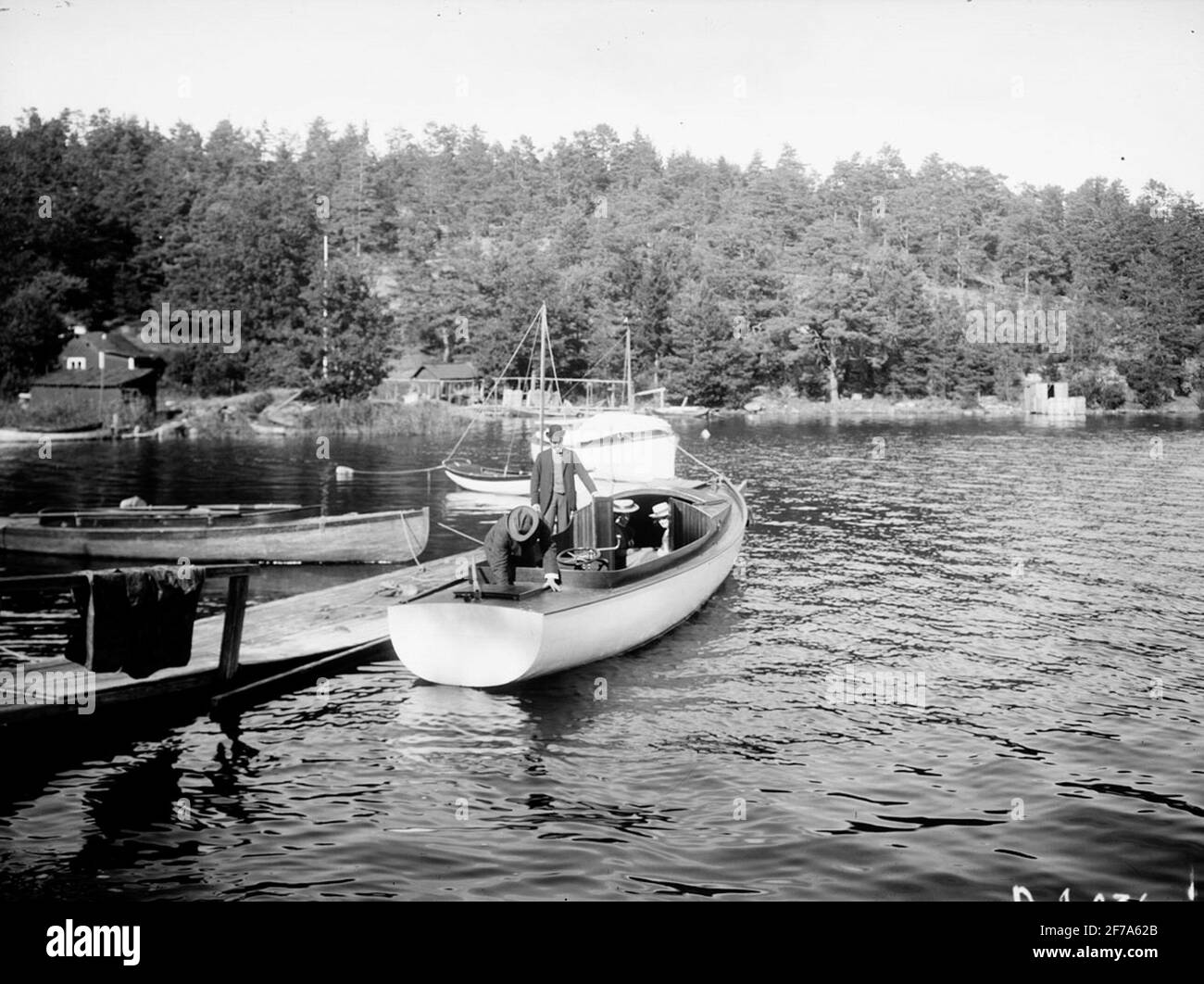 Motorboat probably built at Gustaf LM Ericsson's automobil factory ...