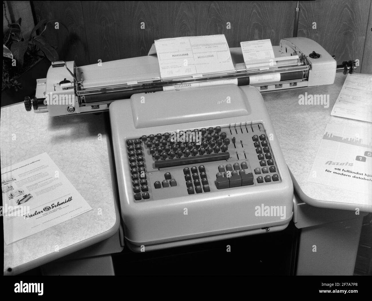 Accounting machines Black and White Stock Photos & Images - Alamy