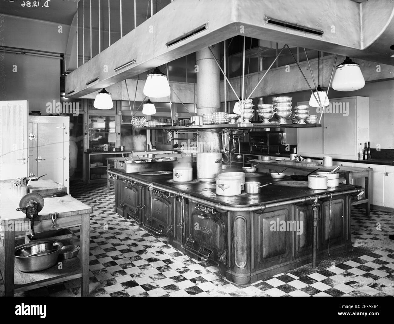 Gas cooker. Restaurant kitchen. Int. See D 1522 Stock Photo - Alamy