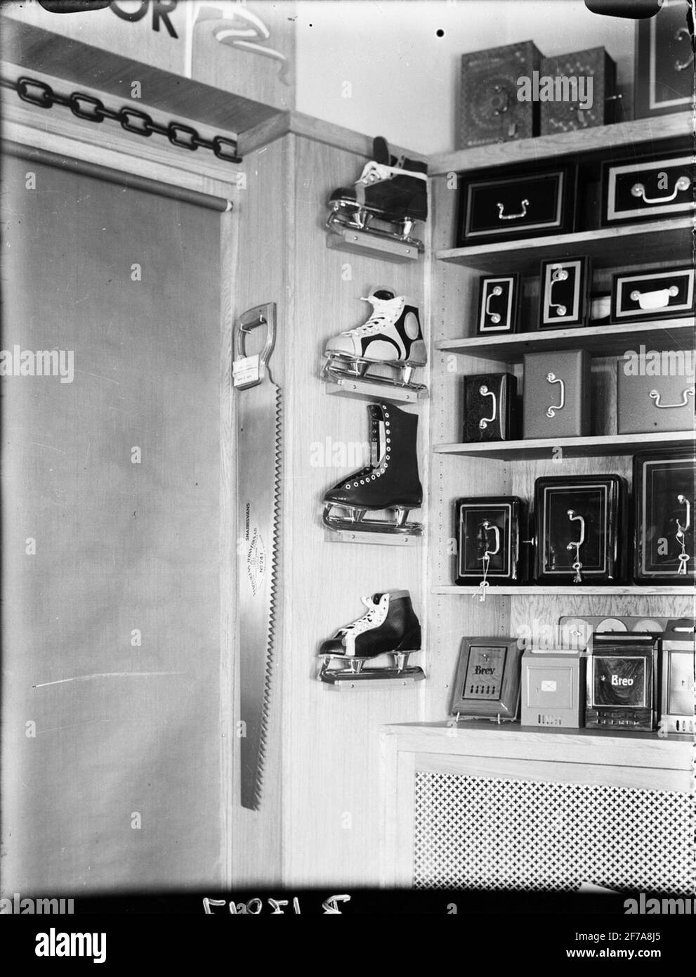 Interior larger hardware store Stock Photo - Alamy