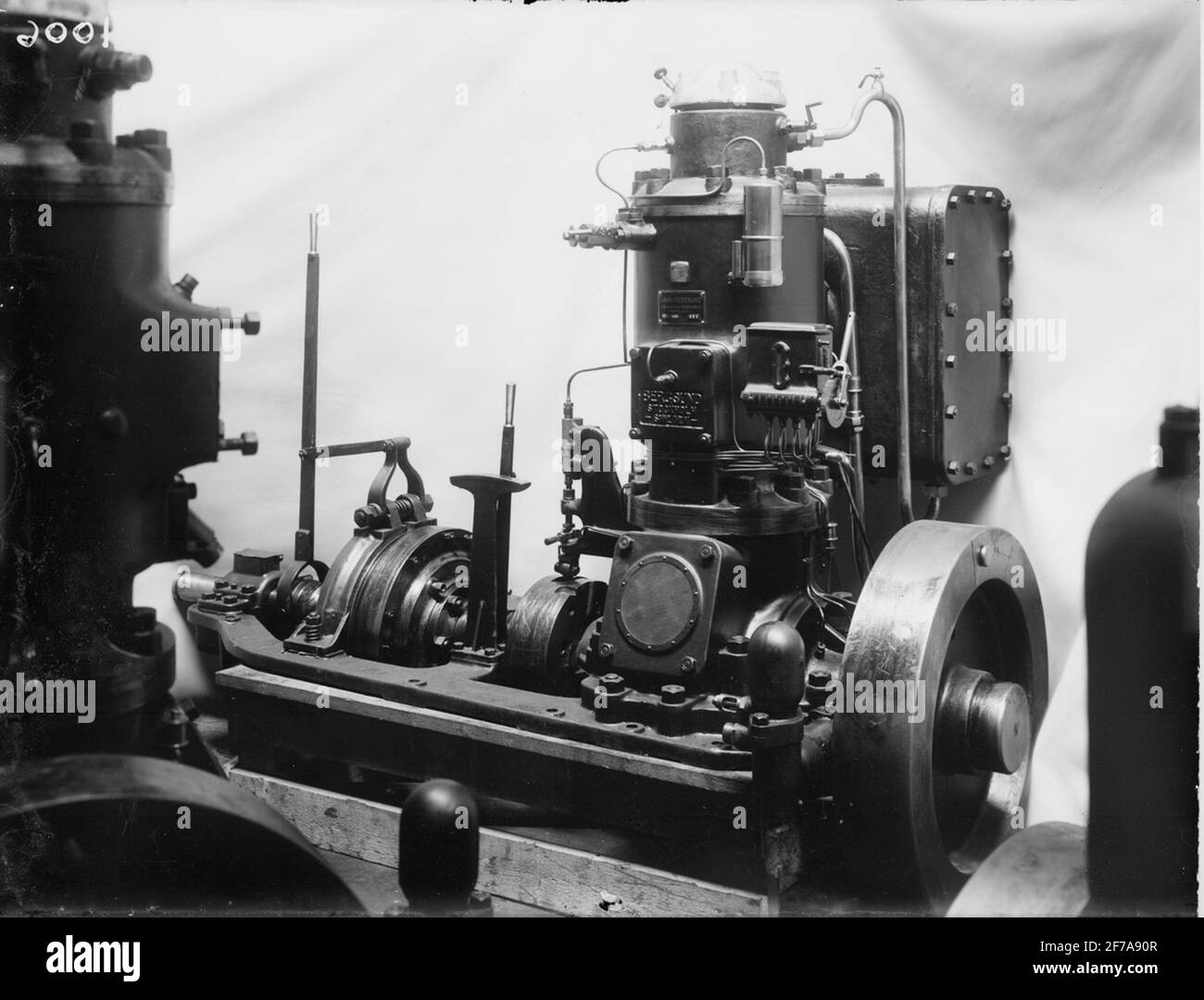 1 cyl. Navy engine with back stroke (40 hp Stock Photo - Alamy