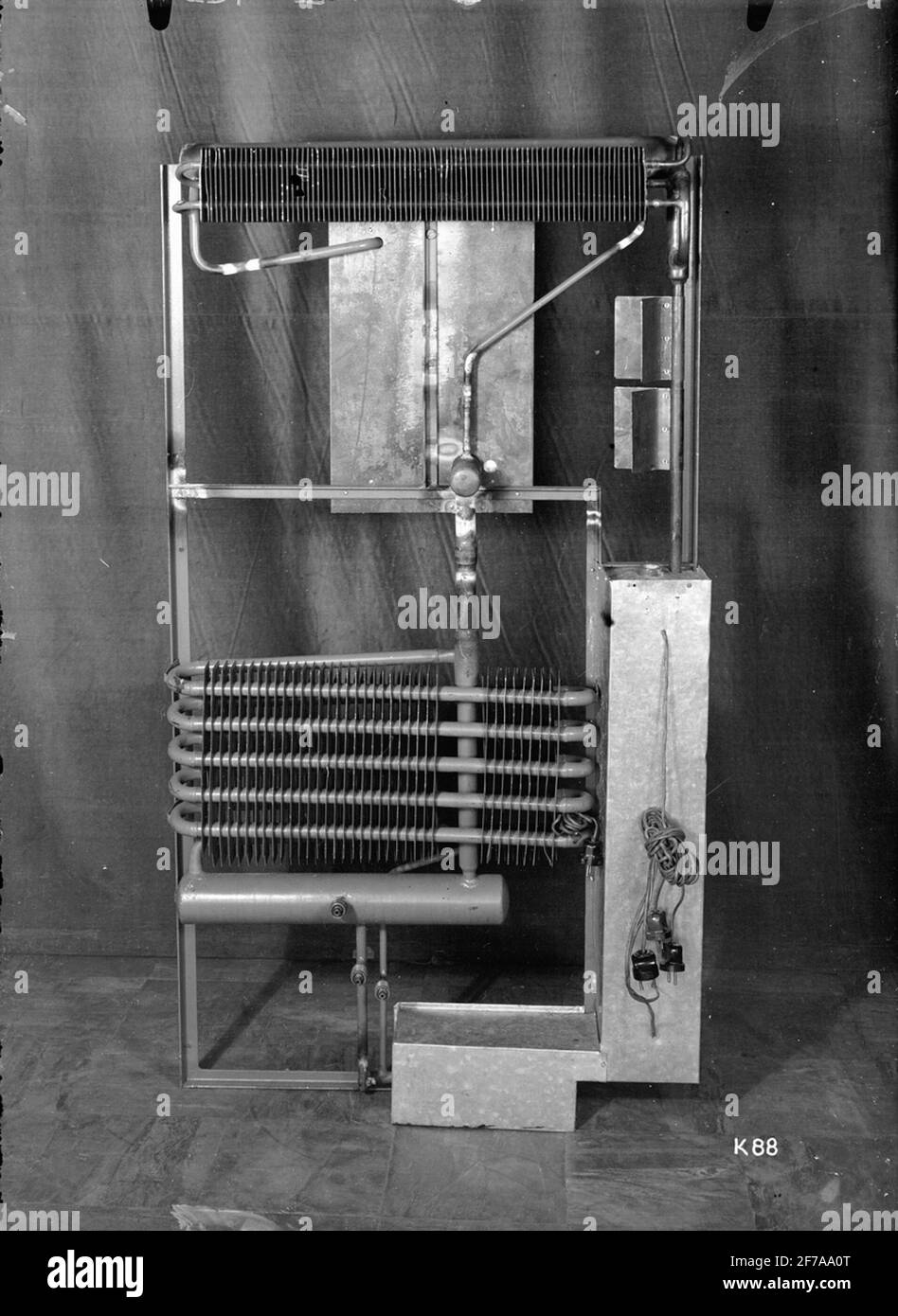 Refrigerator 100a, from behind Stock Photo - Alamy