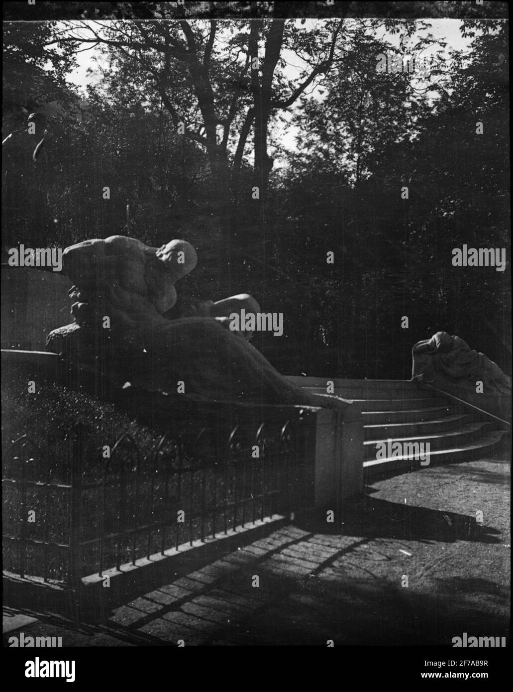 Skioptic image with motifs of the bunsons monument in Heidelberg.The ...