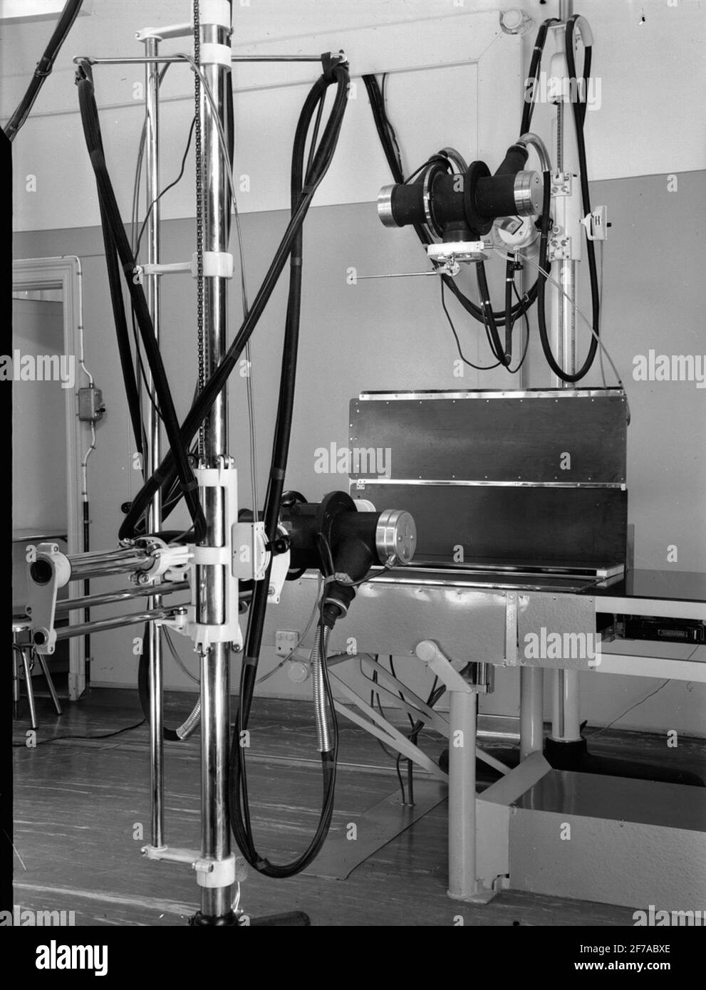 Modern x ray Black and White Stock Photos & Images - Alamy