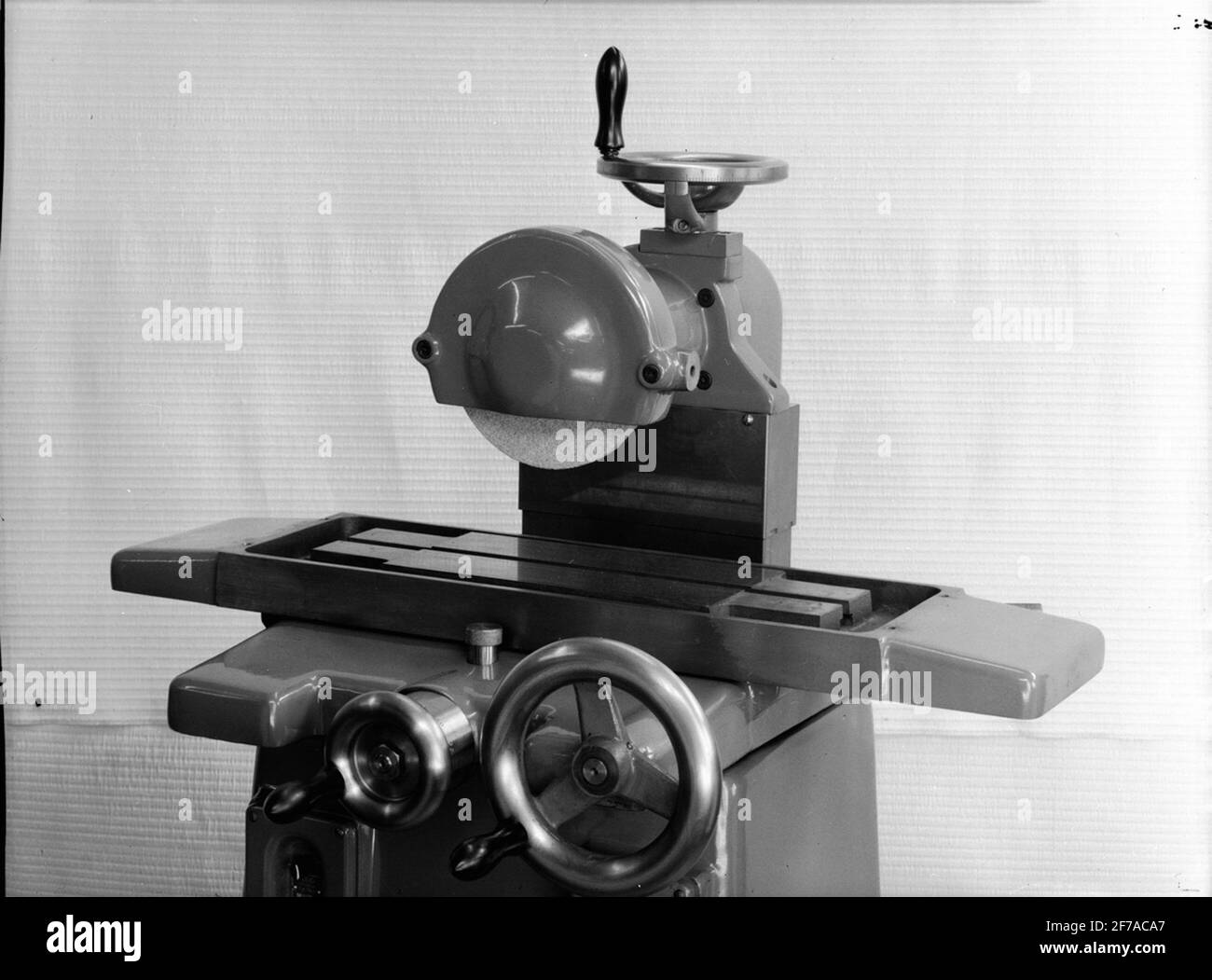 Cutting wood milling machines hi-res stock photography and images - Alamy