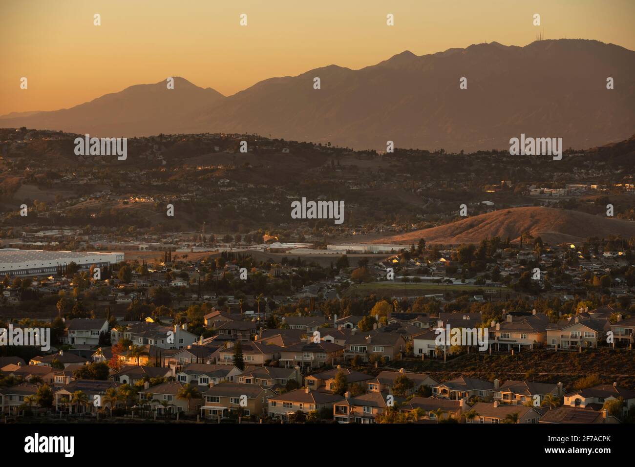 California mountain house sunset hi-res stock photography and images ...