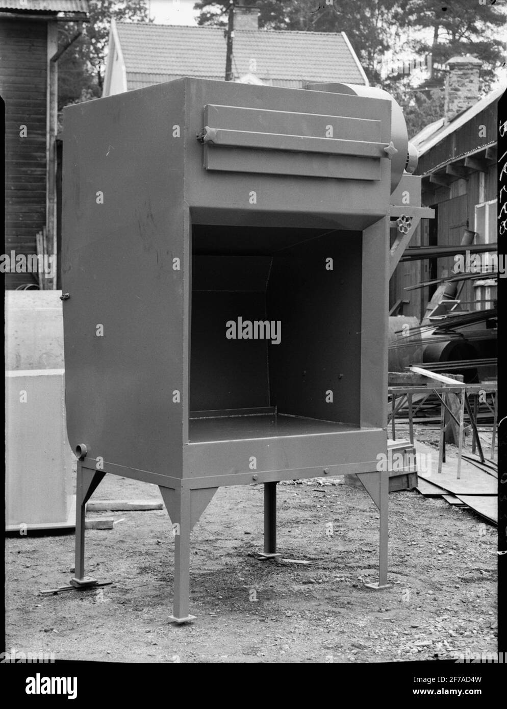 Box handling techniques hi-res stock photography and images - Alamy