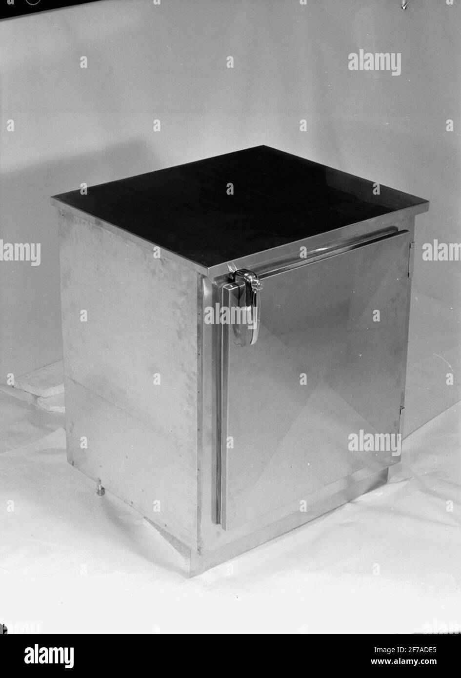 Cooling bench. >> Stock Photo - Alamy