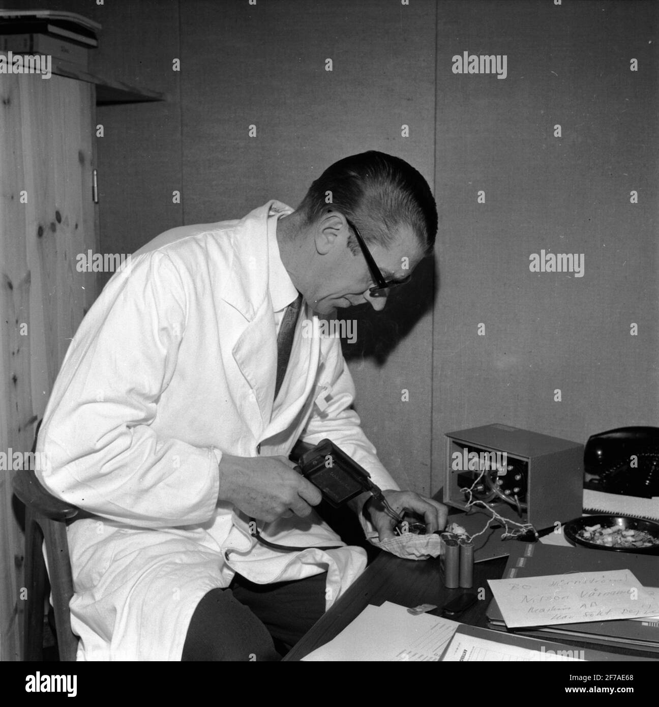 With the audience photo Black and White Stock Photos & Images - Alamy