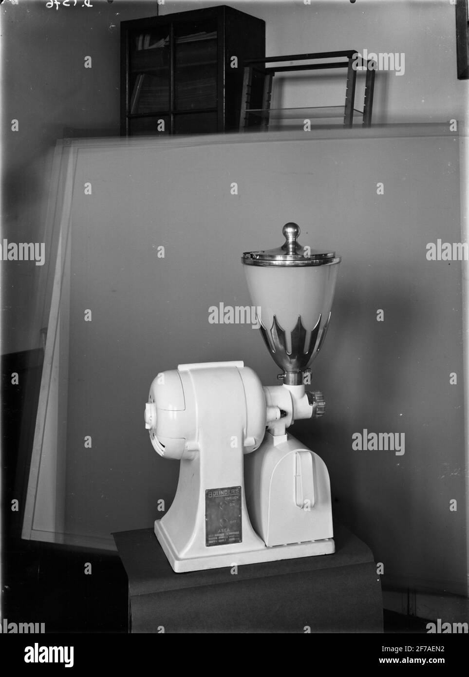 Manual coffee machine Black and White Stock Photos & Images - Alamy