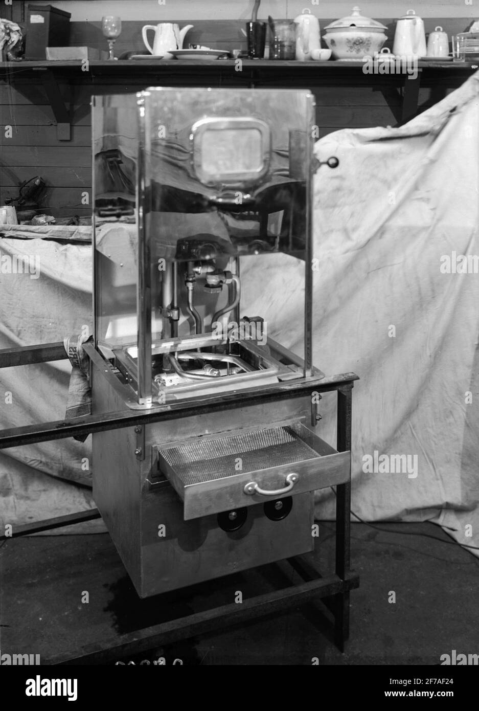Industrial dishwasher Black and White Stock Photos & Images - Alamy
