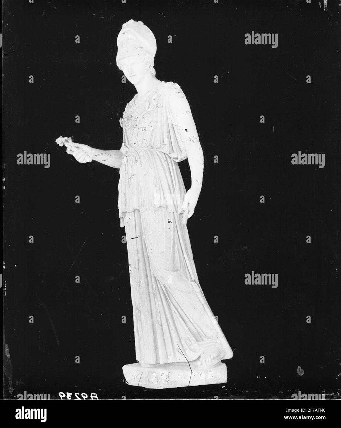 Women's empowerment statue hi-res stock photography and images - Alamy