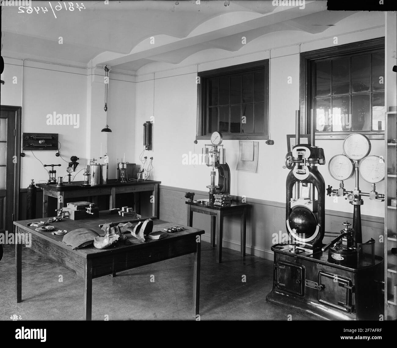Scientific laboratory medical equipment Black and White Stock Photos ...