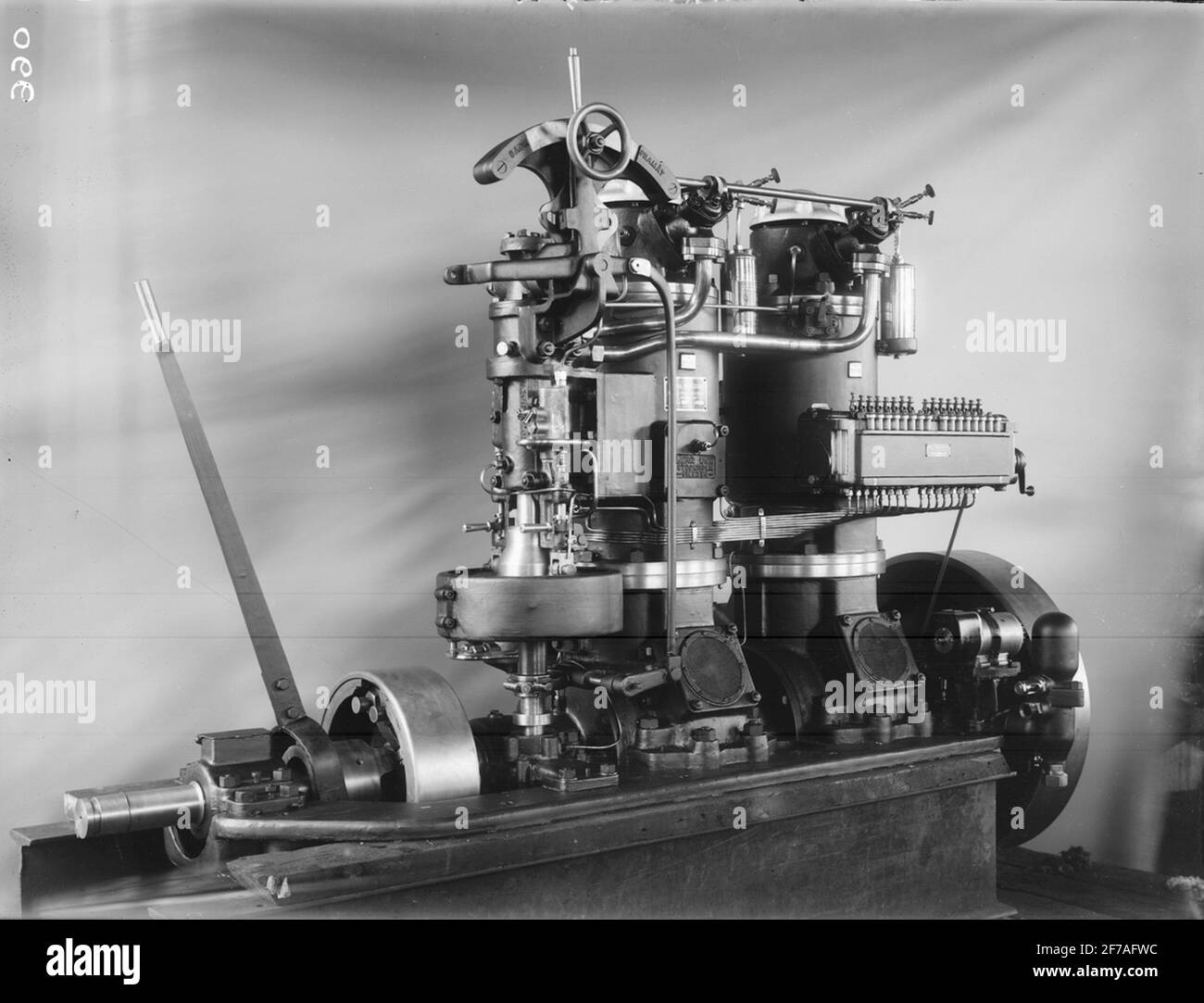 Crude oil motor 2Fr Stock Photo - Alamy