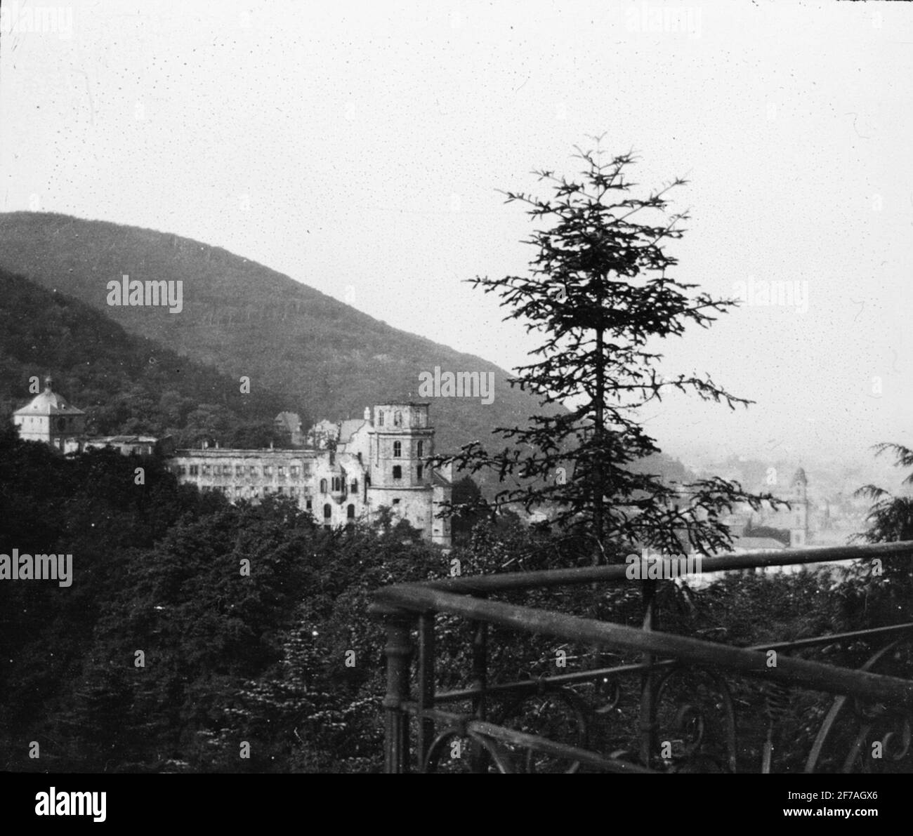 Heidelberger schloss in heidelberg Black and White Stock Photos ...