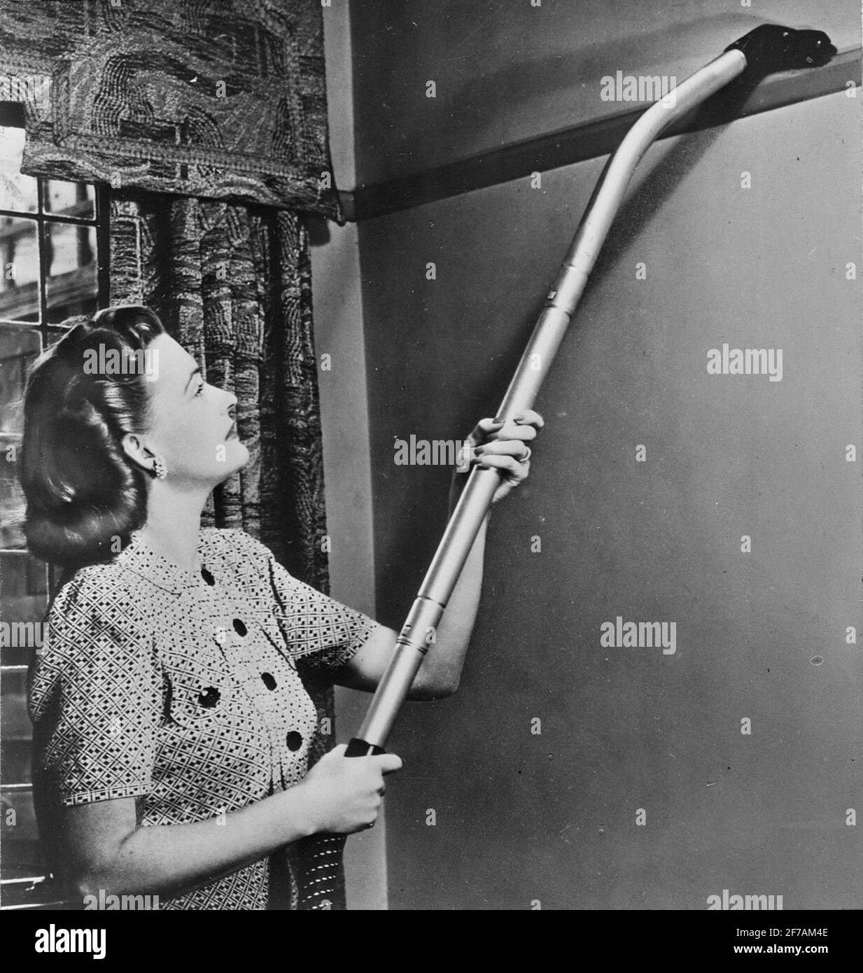 Hoover vacuum 1900s hi-res stock photography and images - Alamy