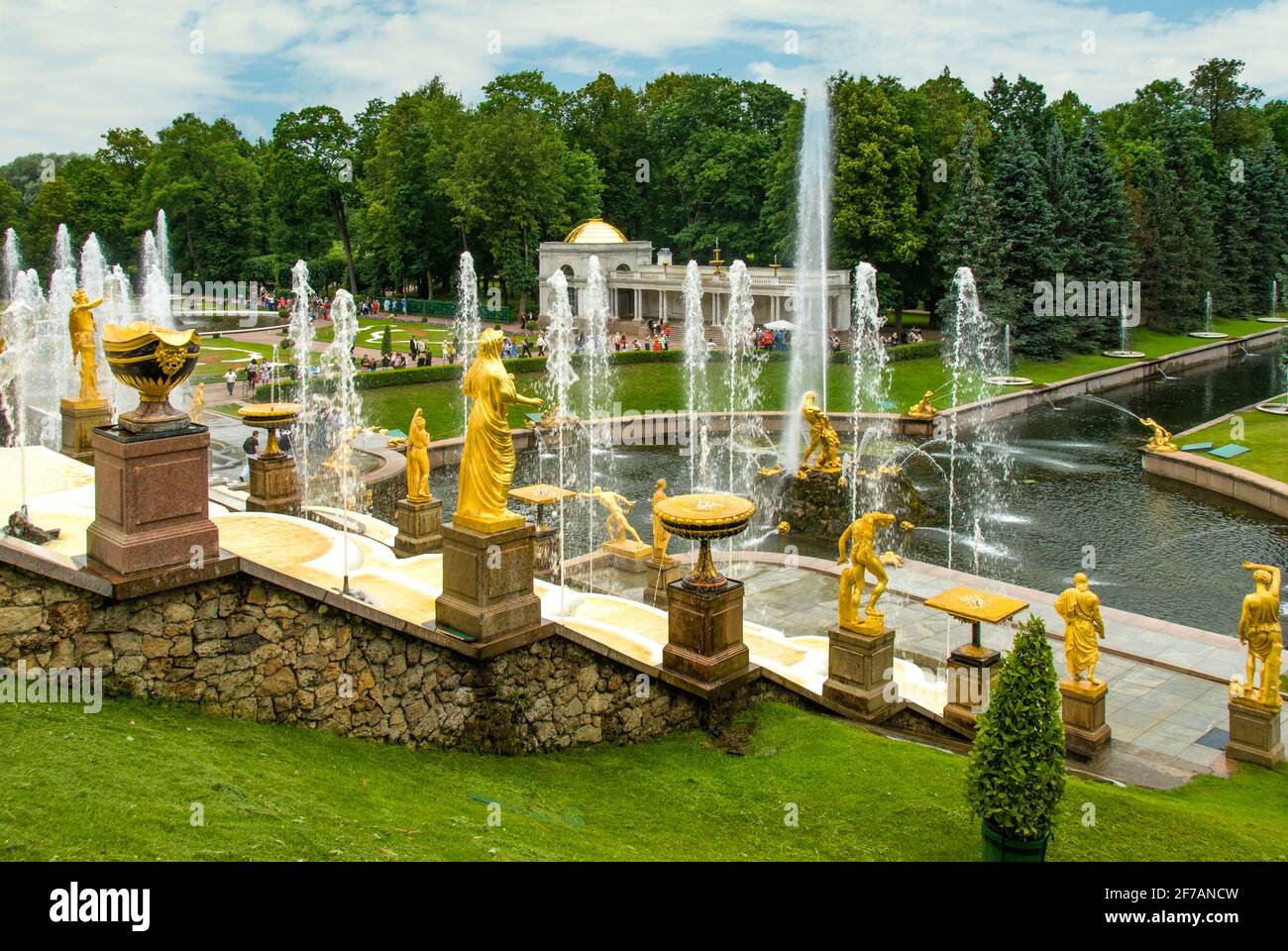 Fountains at Peterhof Palace, St Petersburg, Russia Stock Photo - Alamy