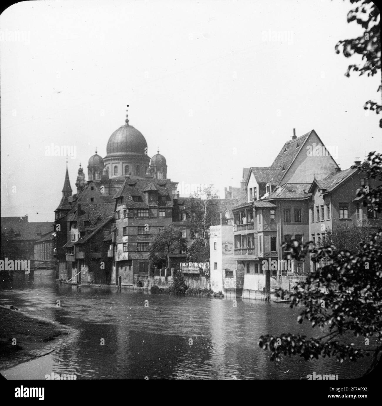 Skiopter icon with motifs from Nuremberg, house by the river Pegnitz ...