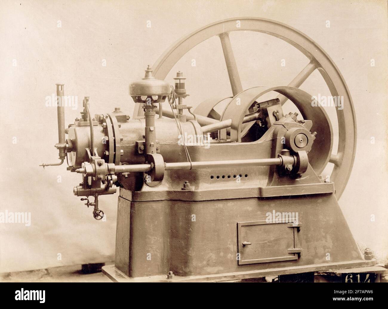 Fyracts kerosene engine with glow and speed control Stock Photo - Alamy