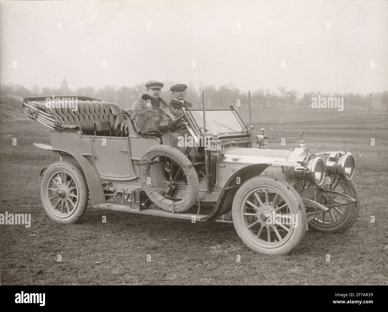 His osterman in fur and Sigvard Kinell as a map reader next to the ...