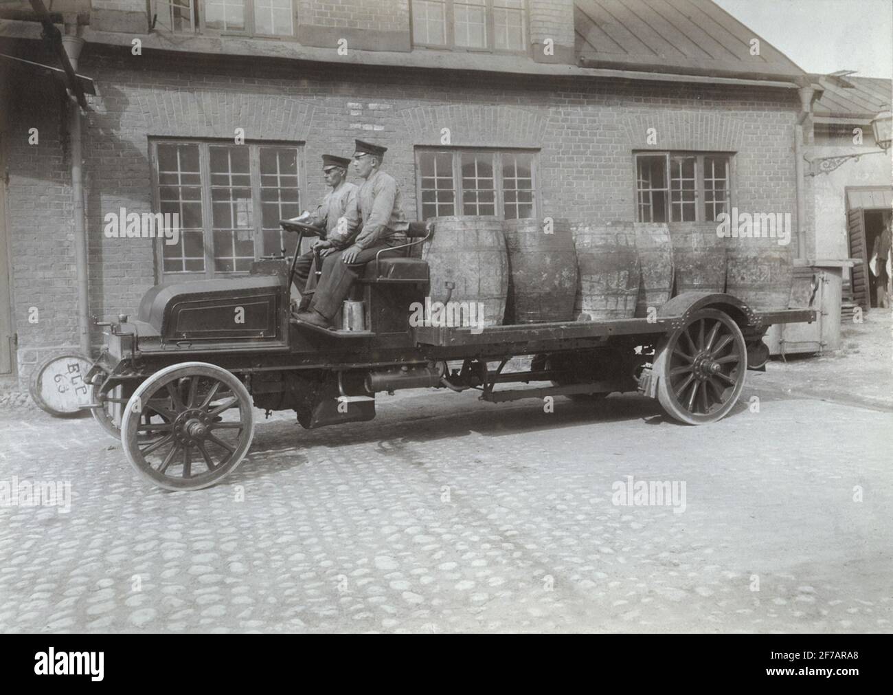 12-18 hp, 4 cyl. Daimler Truck for 3000 kg load. Delivered to Gum & Son ...
