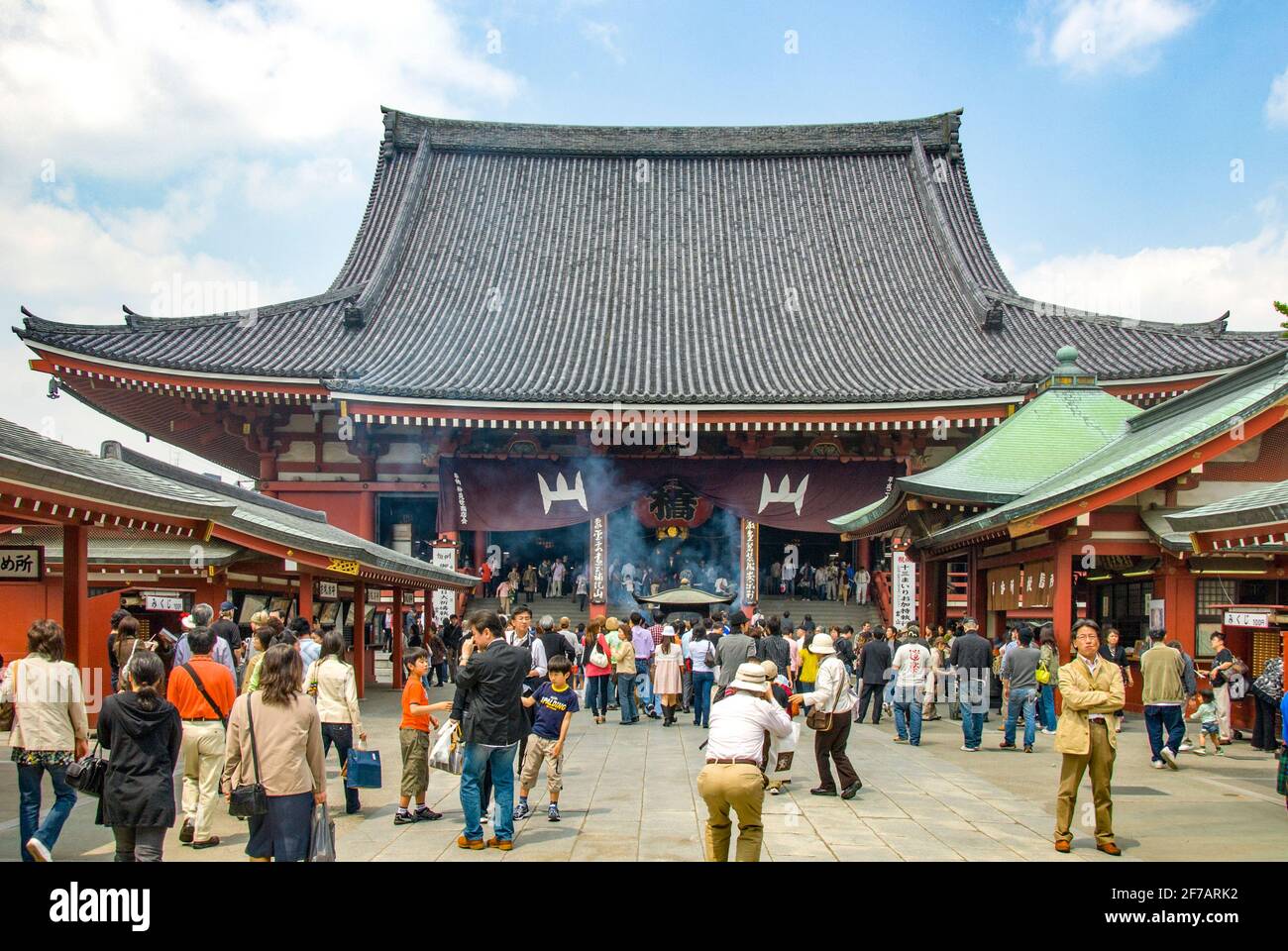 Buddhist temple senso ji temple hi-res stock photography and images - Alamy