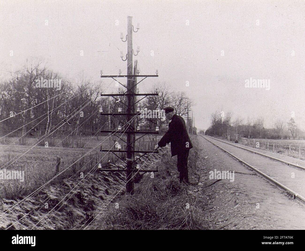 Work line 1920s hi-res stock photography and images - Alamy