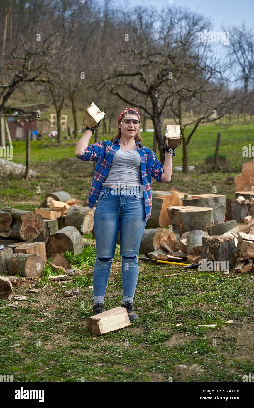 Woman splitting firewood hi-res stock photography and images - Alamy