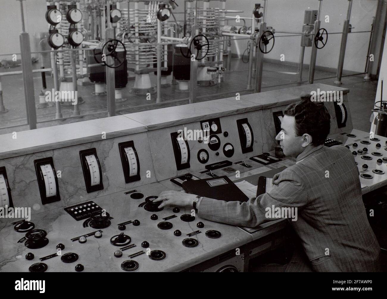 Early radio broadcasting hi-res stock photography and images - Alamy