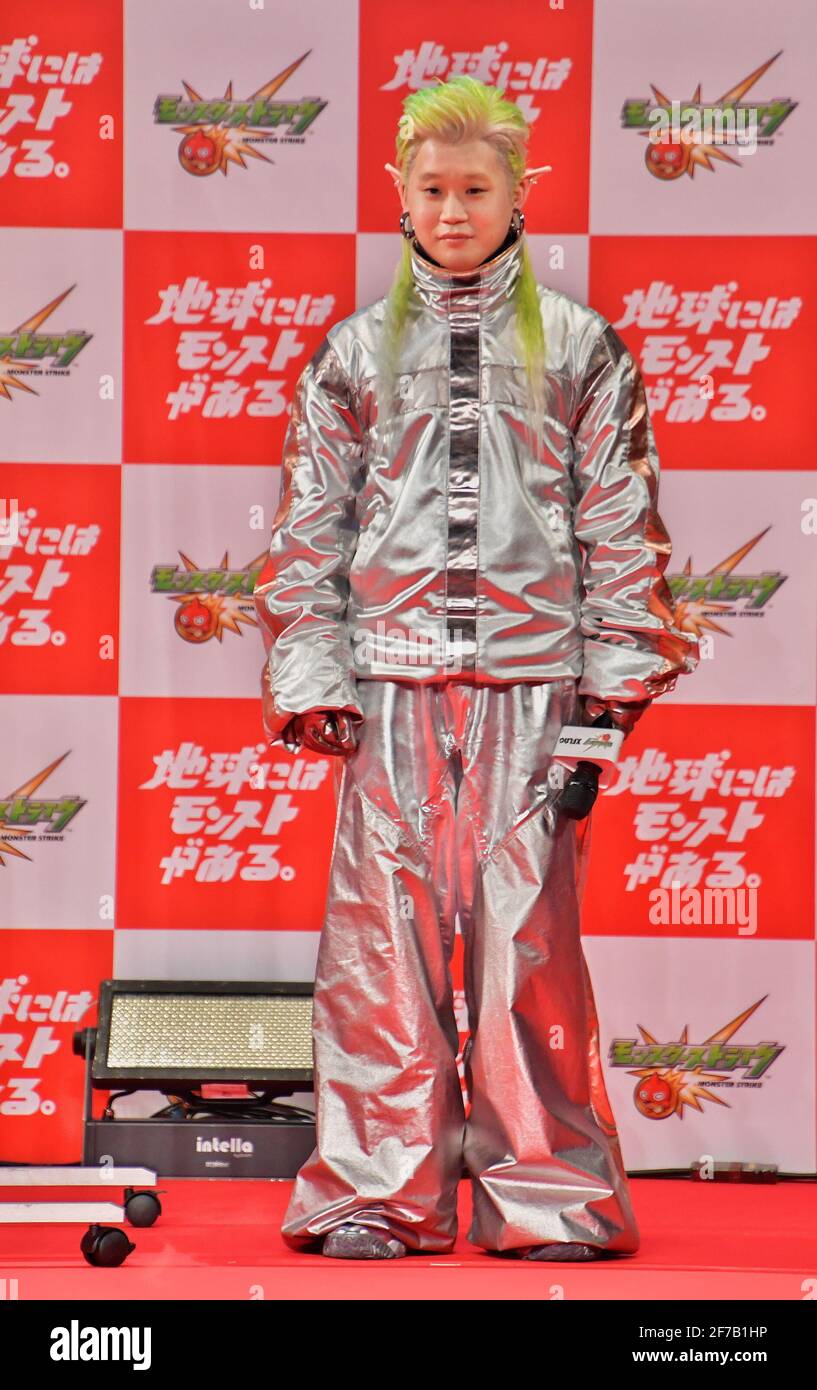 Monster strike mobile game hi-res stock photography and images - Alamy