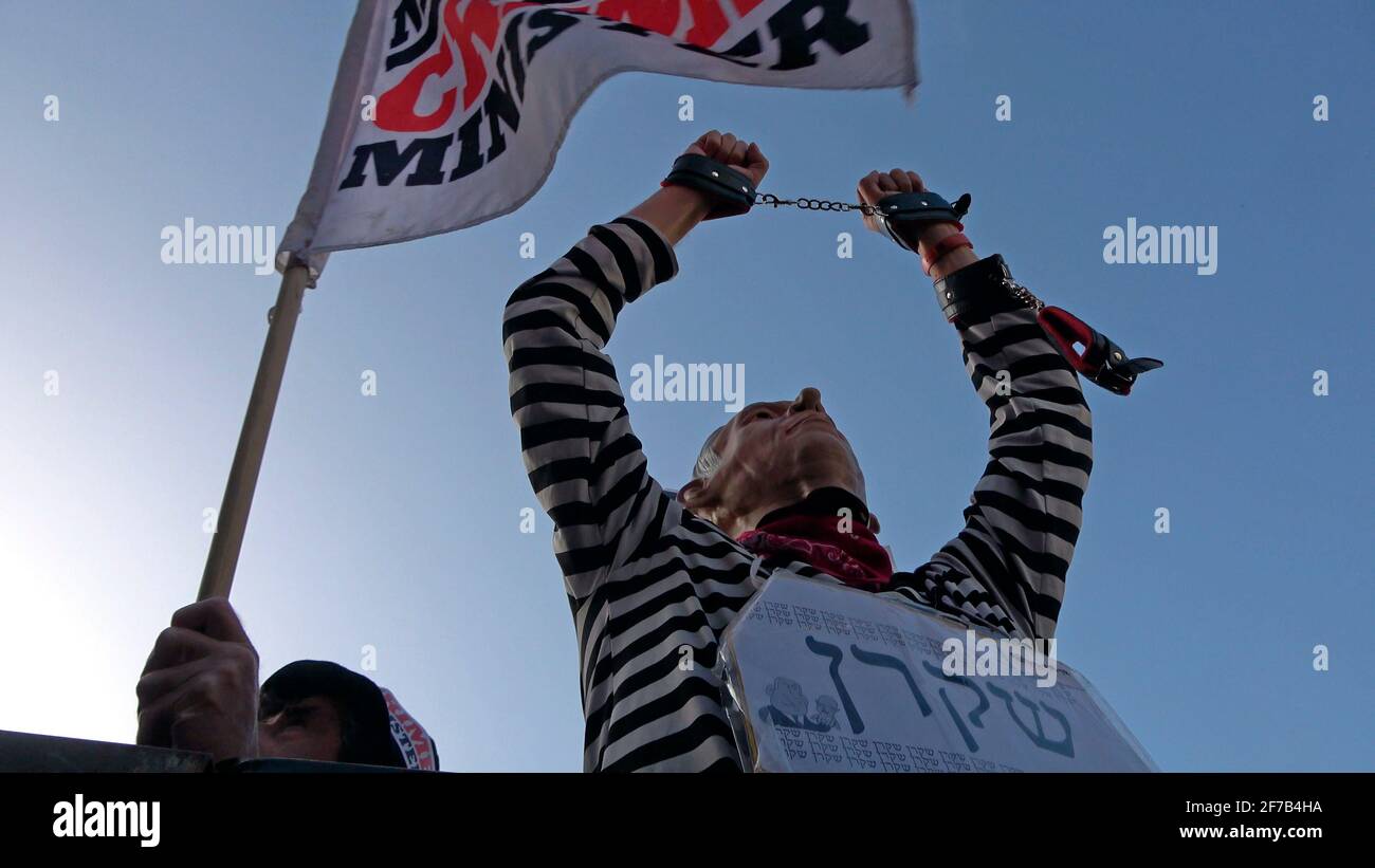 Shackled prison hi-res stock photography and images - Alamy