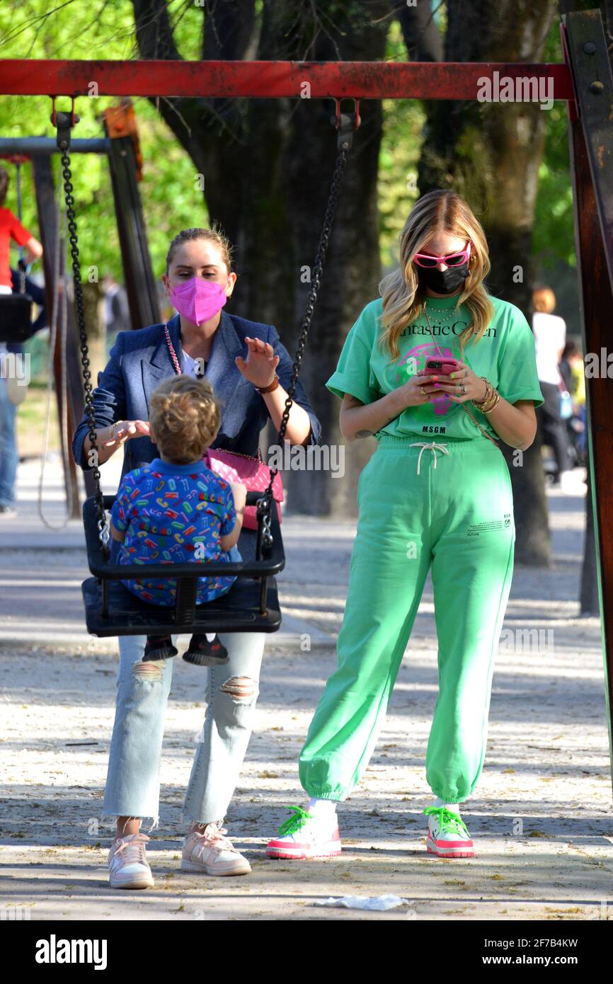 Milan, Chiara Ferragni with her son Leone and her sister Valentina in ...