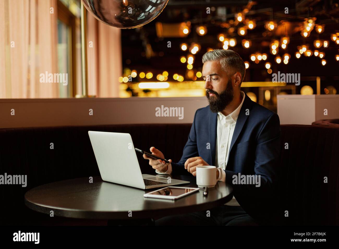 Businessman cafe hi-res stock photography and images - Alamy