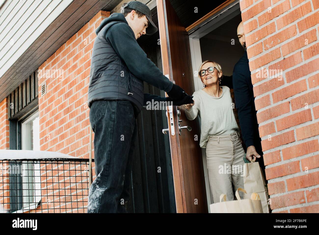 Man delivering shopping Stock Photo - Alamy