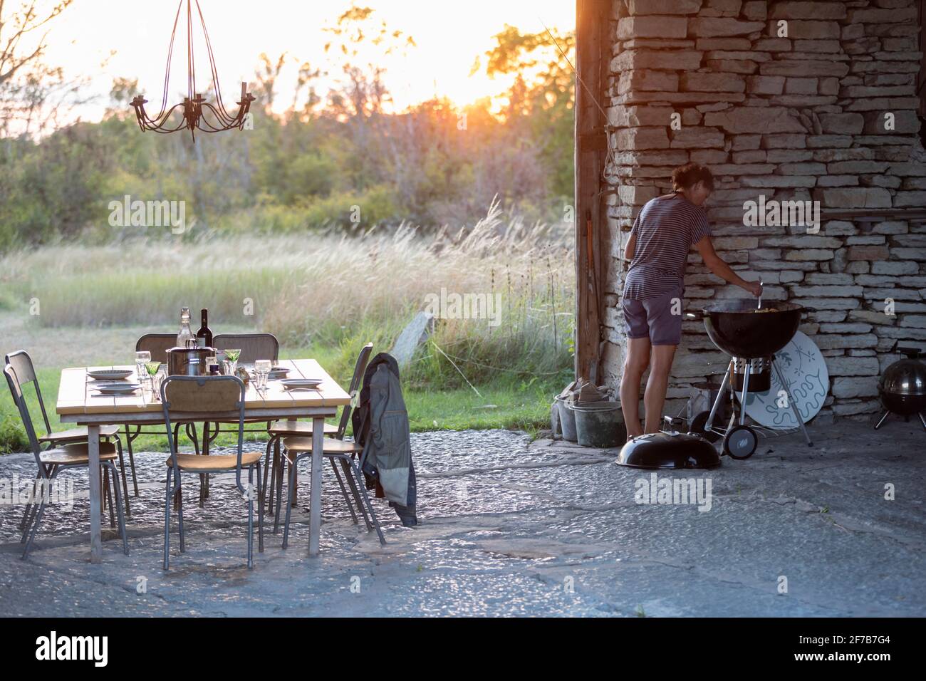 Woman in barn hi-res stock photography and images - Alamy