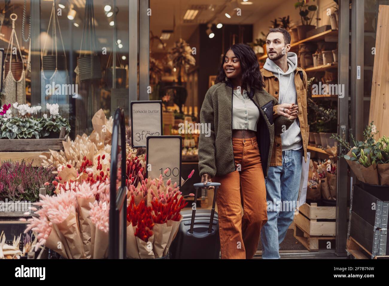 Leaving shop store hi-res stock photography and images - Alamy