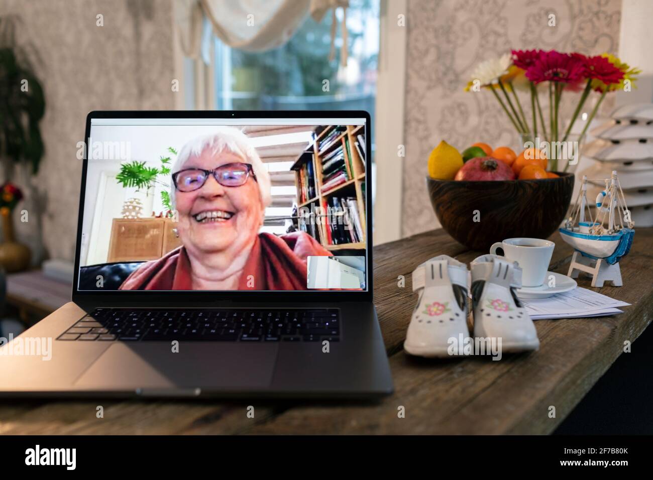 Woman on laptop screen hi-res stock photography and images - Alamy