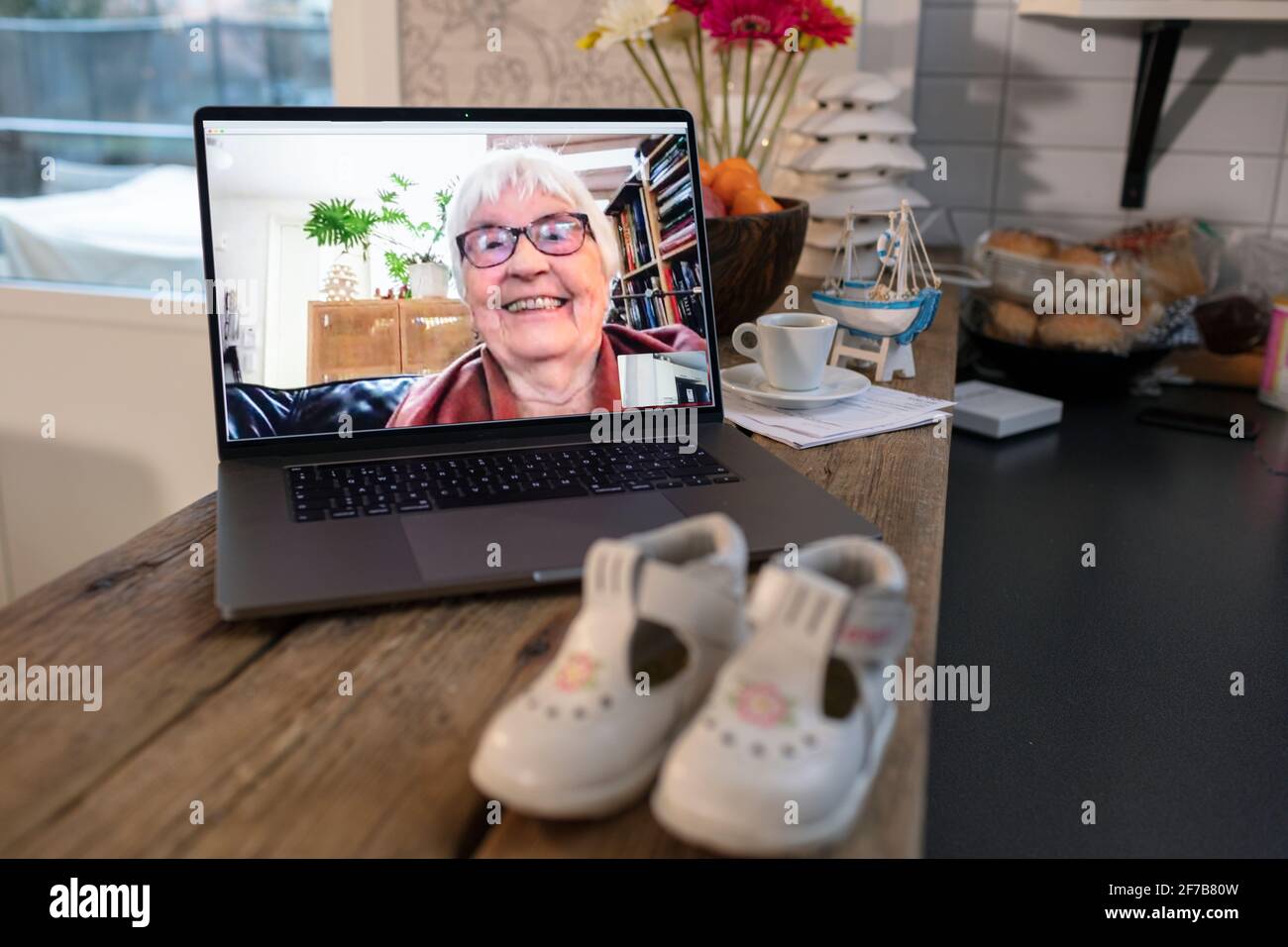 Zoom meeting woman hi-res stock photography and images - Alamy