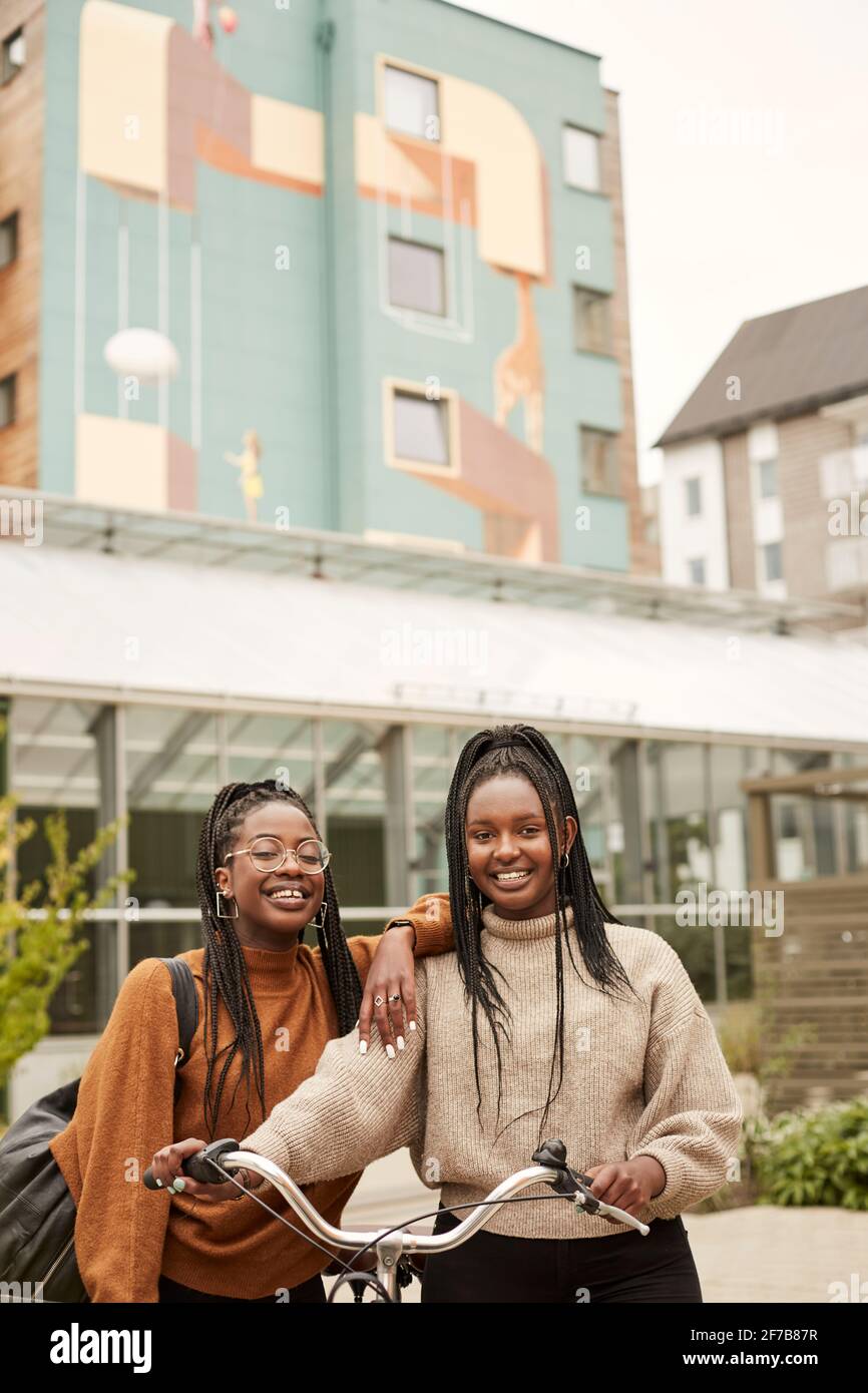 Student smiling camera friends standing hi-res stock photography and ...