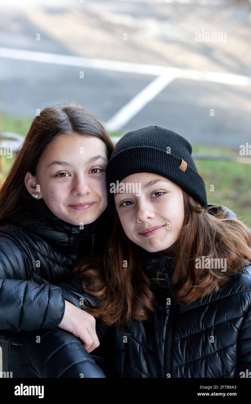 Girl friends happy portrait hi-res stock photography and images - Alamy