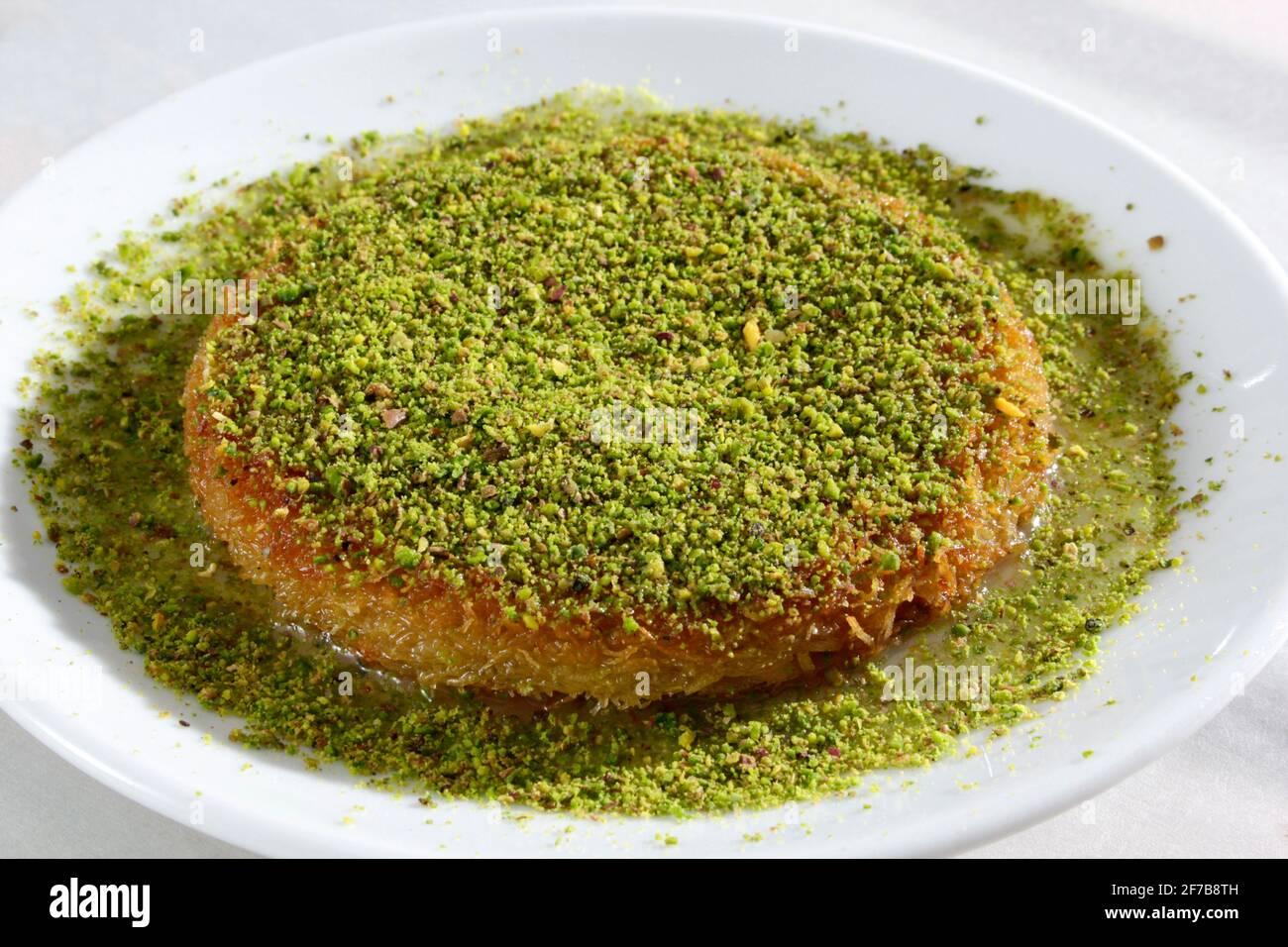 Traditional Turkish dessert künefe (kanafeh Stock Photo - Alamy
