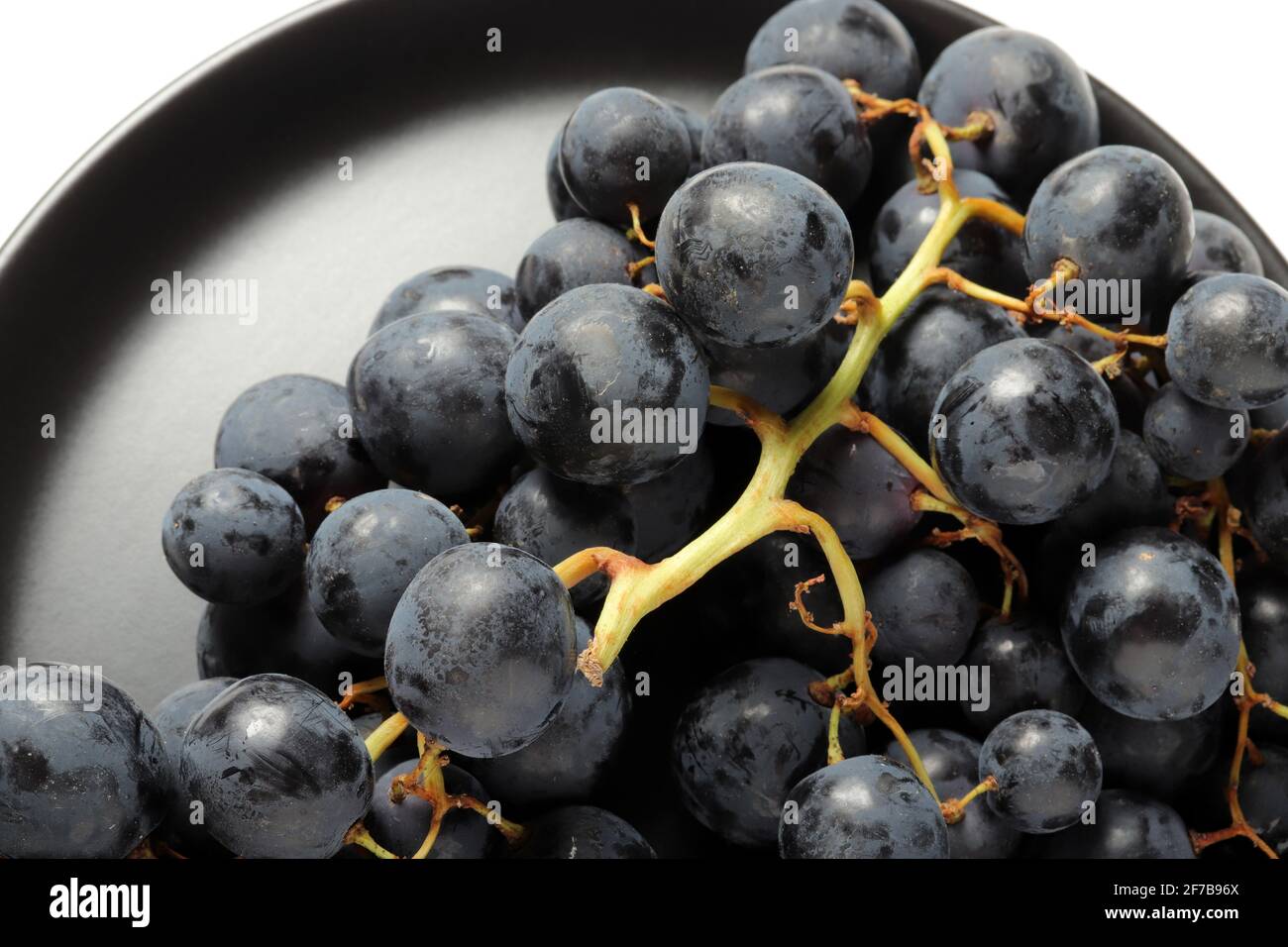 Fresh dark red grapes close up Stock Photo - Alamy