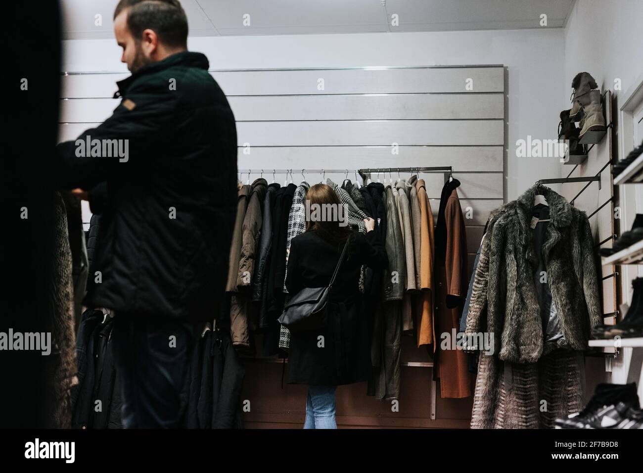 Man in shop mall hi-res stock photography and images - Alamy