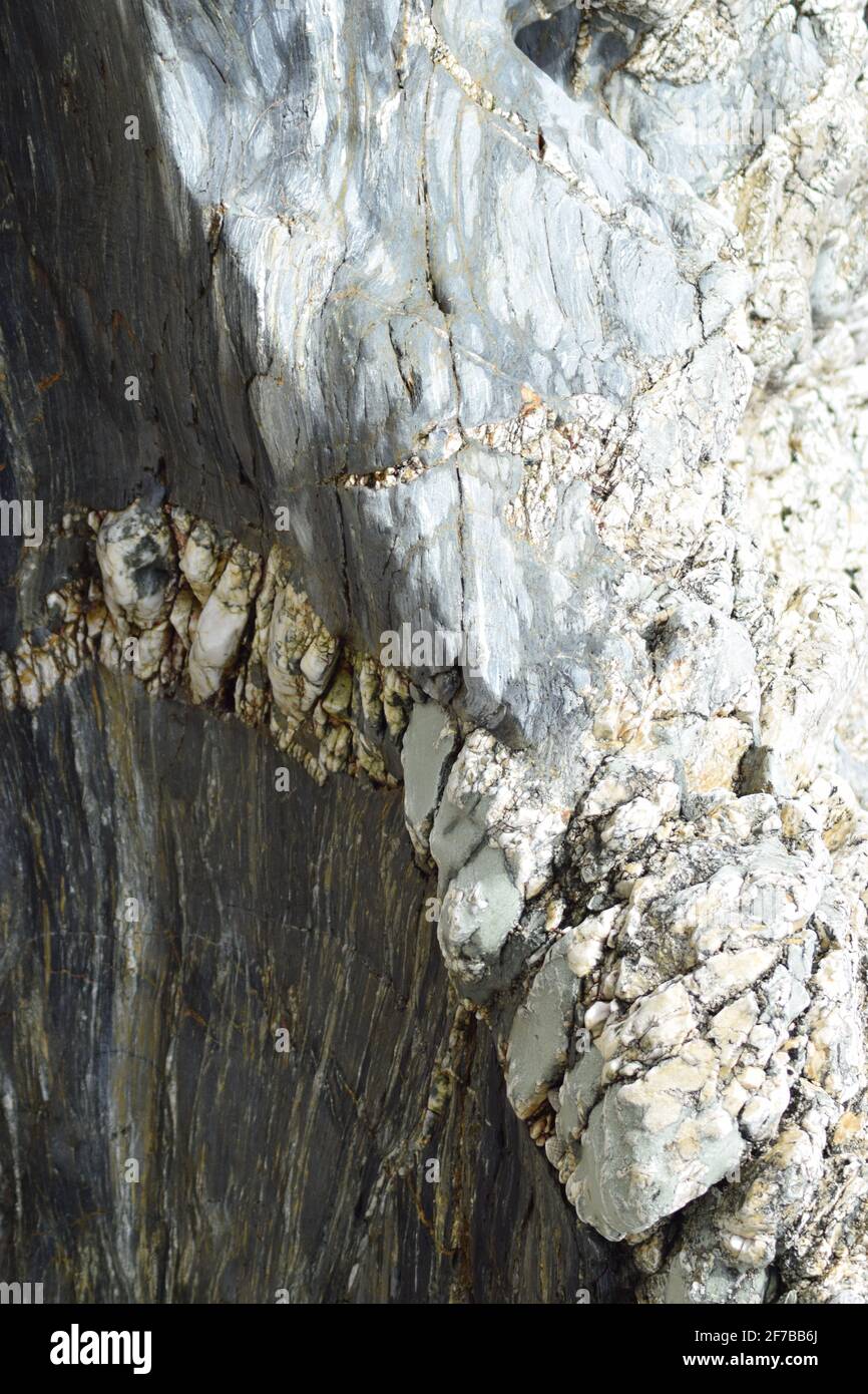 Quartz seam in rock hi-res stock photography and images - Alamy