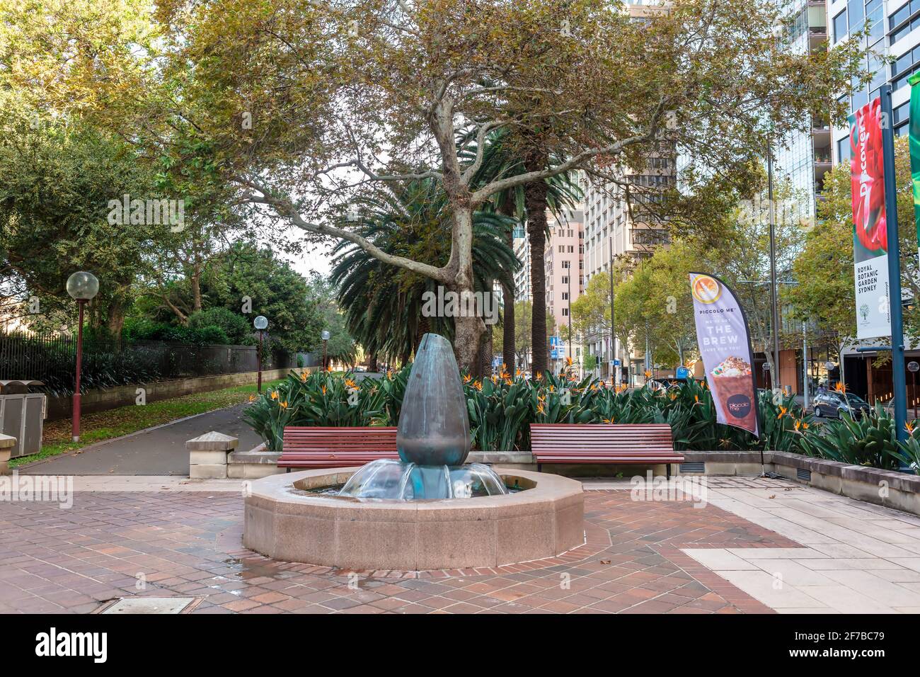 The Wishing Well Fountain - modern water feature at the Royal Botanic ...
